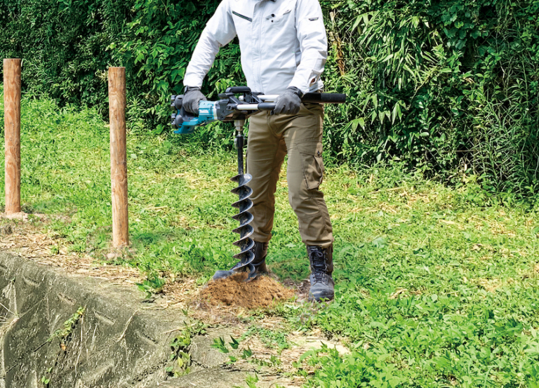 Makita’s new cordless earth auger - Turf Matters