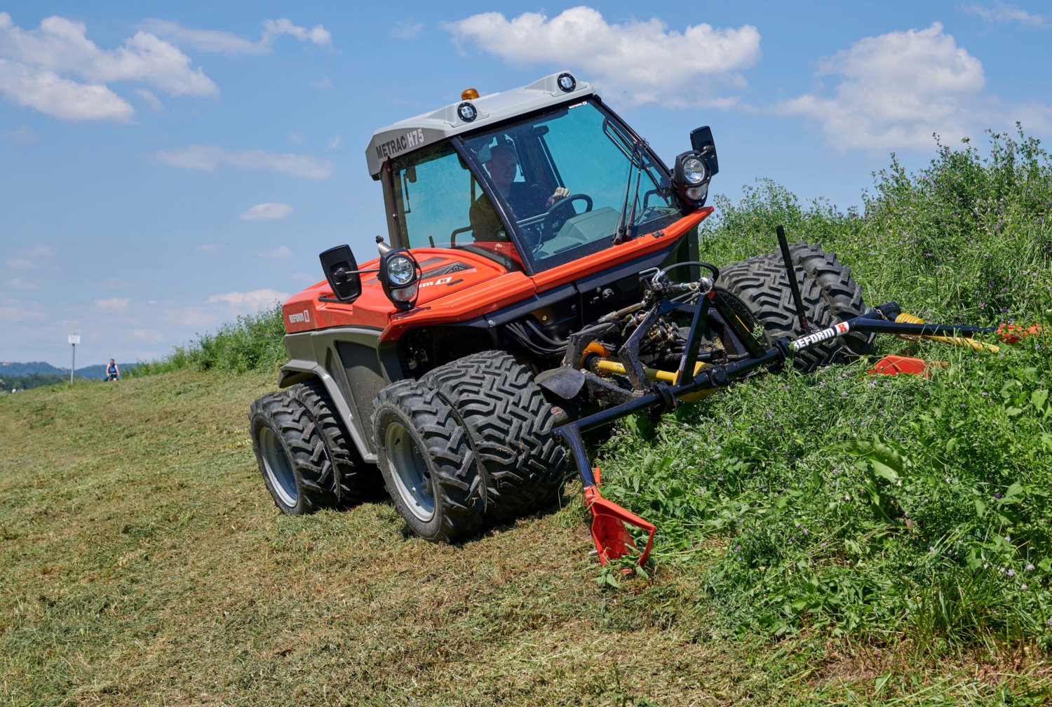 Reform Metrac H75 voted tractor of the year - Turf Matters