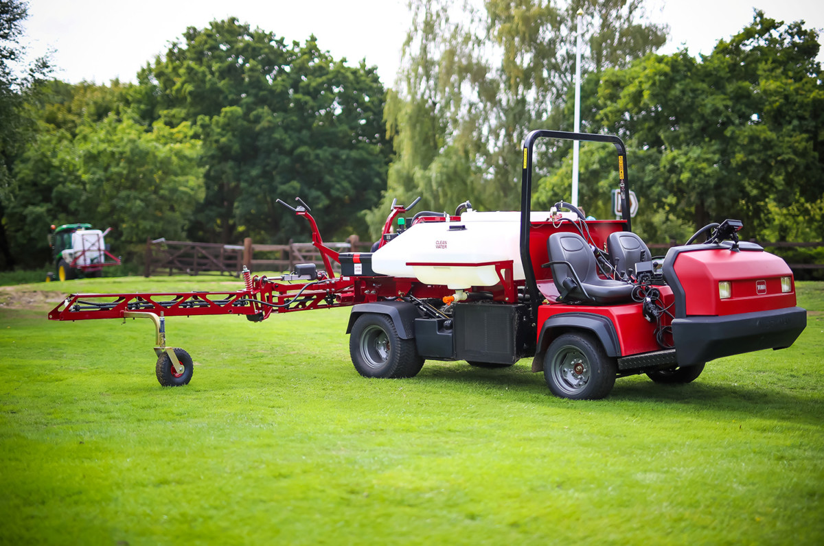 Team Sprayers take Demount Pro to SALTEX - Turf Matters